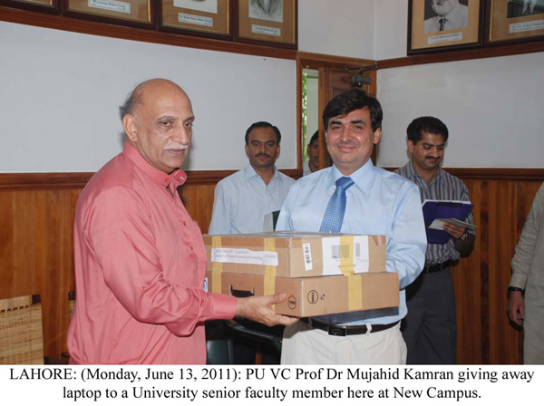 PU VC distributes laptop among senior faculty memb - Press Release ...
